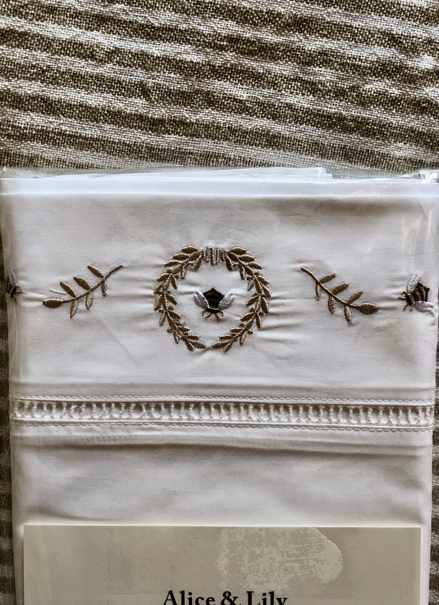 Alice & Lily Embroidered Bee Pillowcase Set – Mrs Robinson